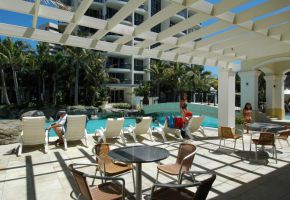 Chevron Renaissance Surfers Paradise – HRSP.com.au