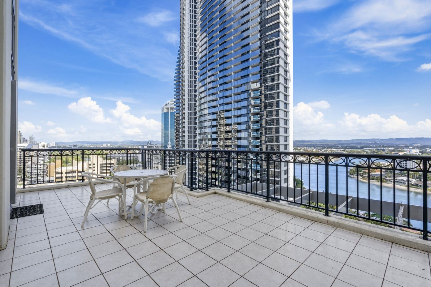 Chevron Renaissance Apartment 1135, Surfers Paradise Apartment